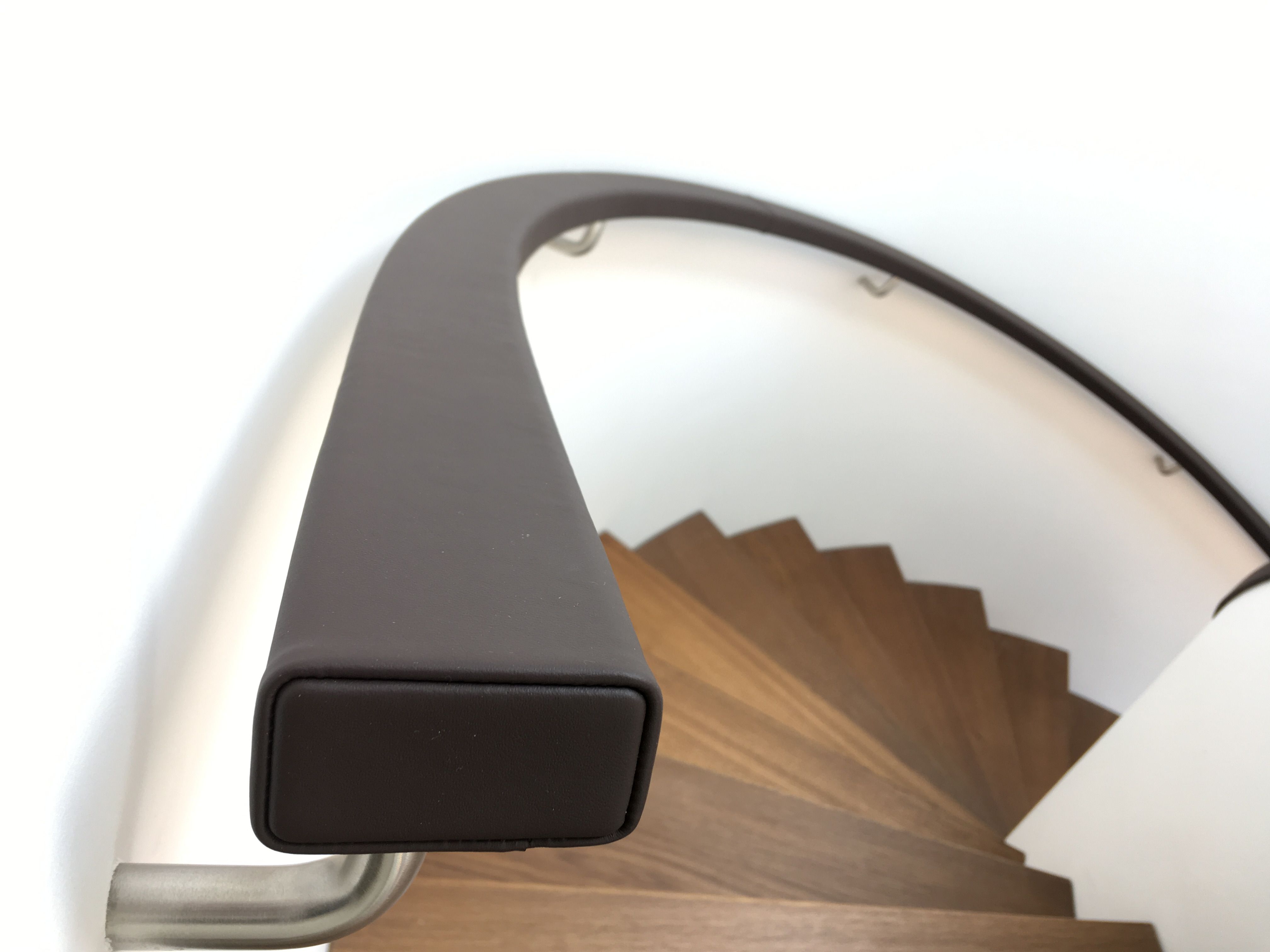 rectangular leather handrail - Hide and Stitch